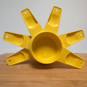Tupperware | Kitchen | Vintage Tupperware Measuring Cups Spoons Set ...